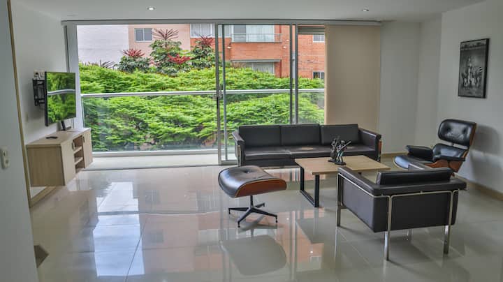 Apartamento En Laureles - Wifi Rápido - Parking - Medellín, Colombia