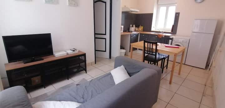 Gien: T2 Rue Marcel, Près De La Loire - Gien