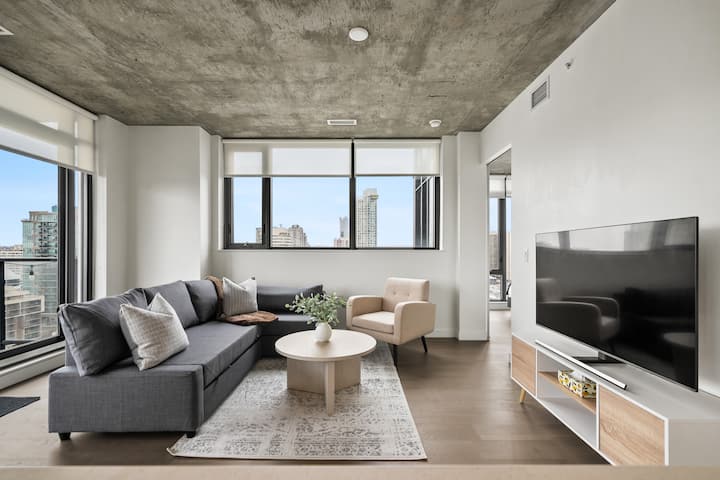 The Poolside Loft -  Dt Views! - Calgary