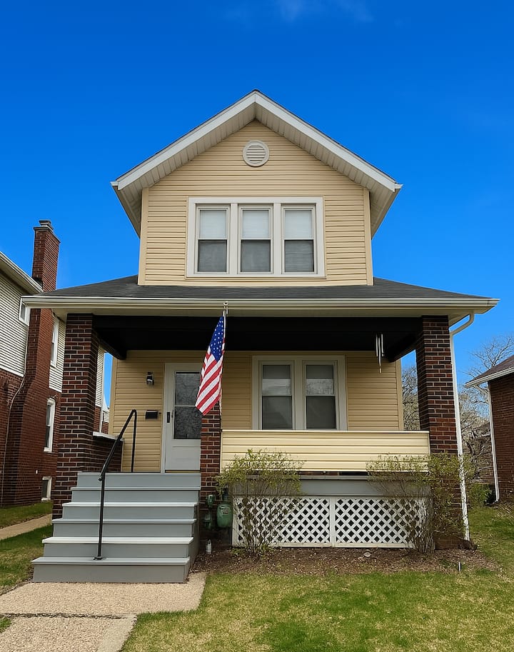 Home In The Heart Of Oakmont - Plum, PA