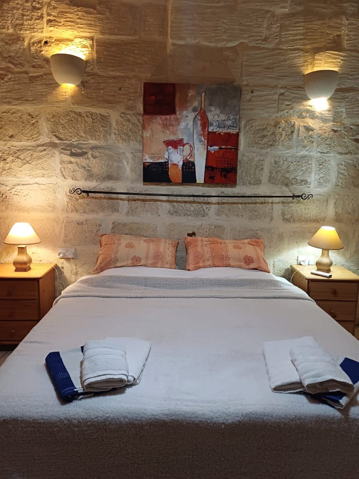 Room A In A Guest House Arkati - Malte