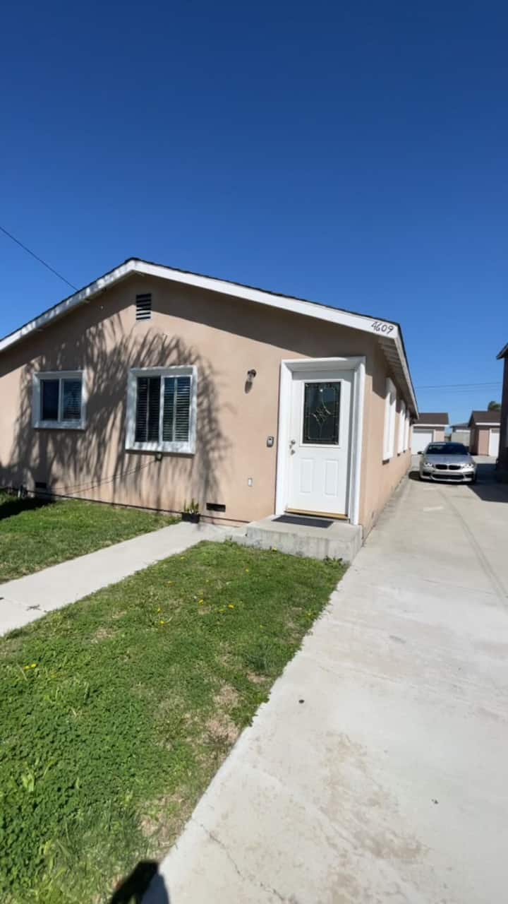 Private Room In The South Bay - Manhattan Beach, CA