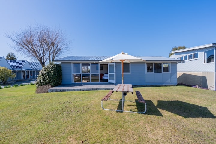 Our "Cottage On The Lake" - Te Anau