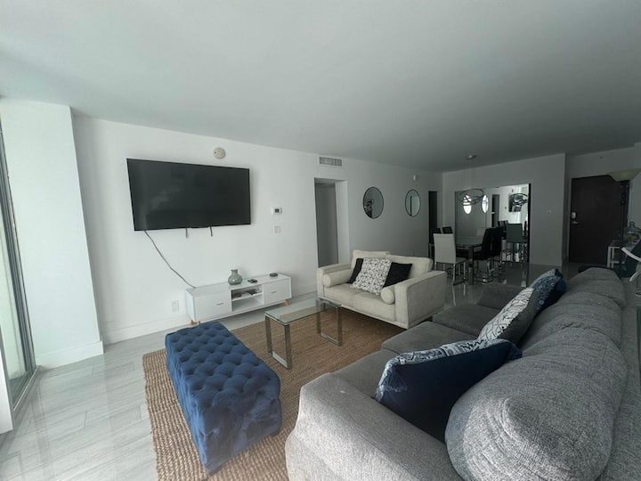 Ocean Walk Apartment - Hollywood, FL