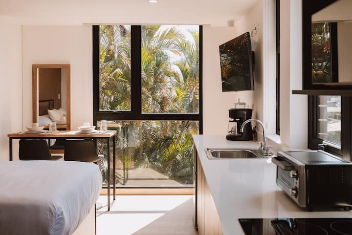 Beautiful Room With Parking Located In Zone 10 - 瓜地馬拉