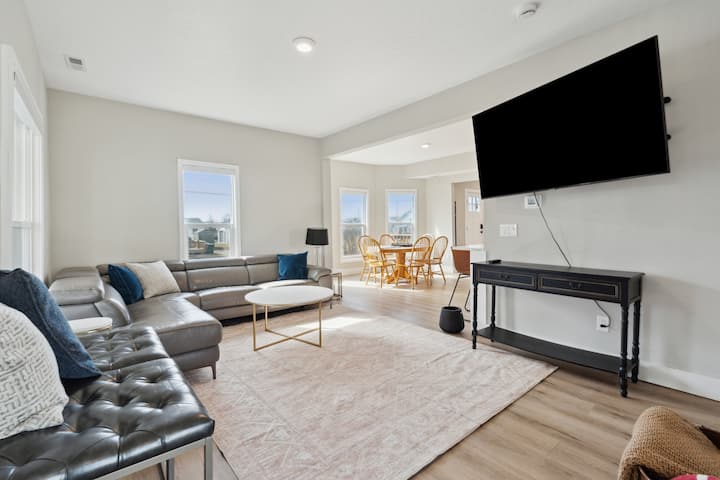 Big Groups/families/valley Junction Downtown/4bd - West Des Moines, IA