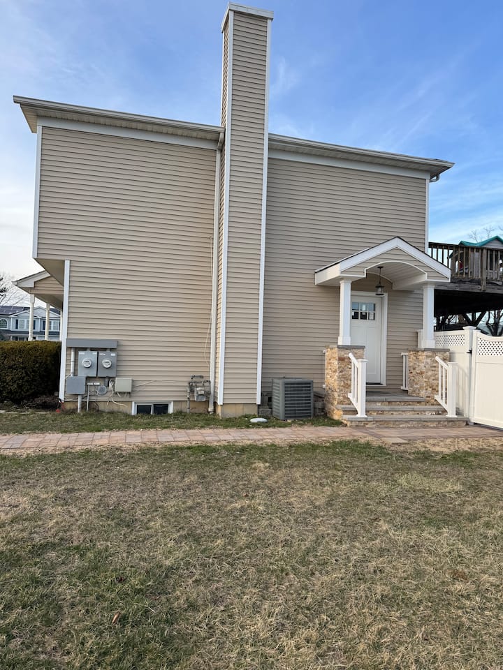 Apartment In Bay Shore, New York - Deer Park, NY