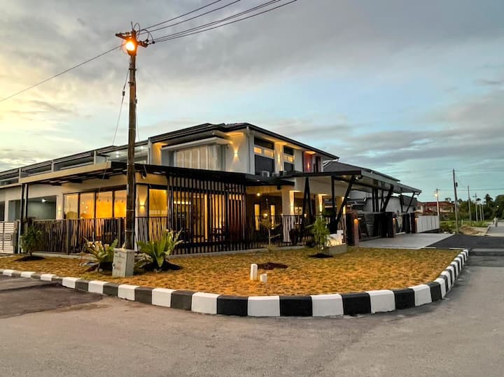 Extravagant Luxurious Grand House+freewifi&carpark - Sibu