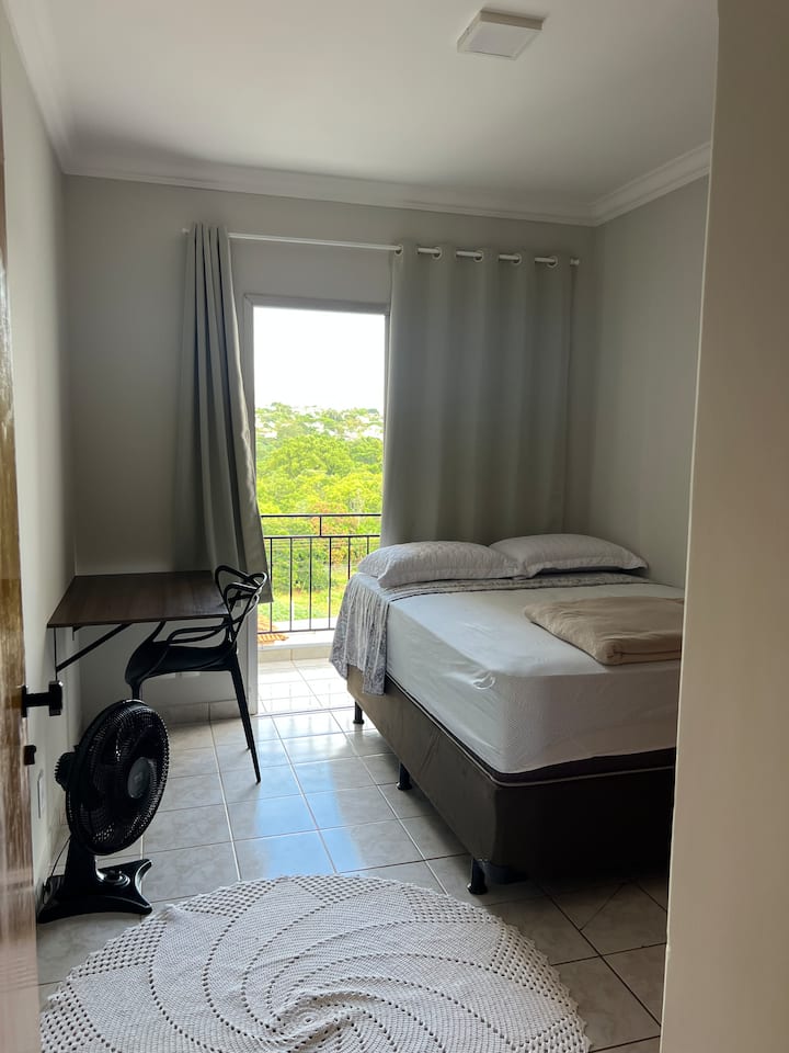 Quarto Aconchegante Com Sacada - Uberlândia