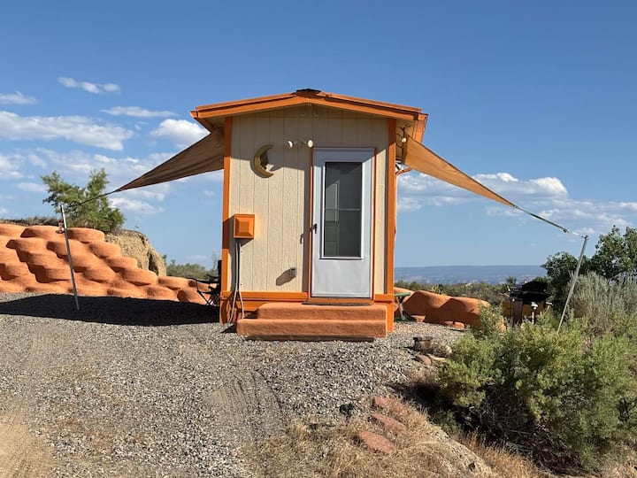 Private Tiny Home Getaway - Highline Lake State Park, Loma