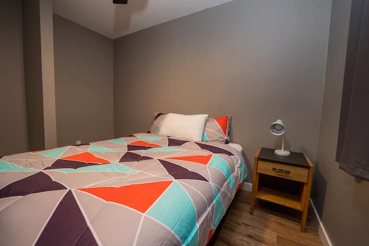 The Mountain Front Suite - Hinton, AB, Canada