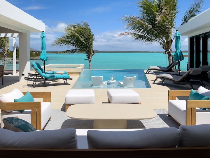 Aqua Serenity , 4 Bedroom Beachfront Luxury  Villa - Turks- und Caicosinseln