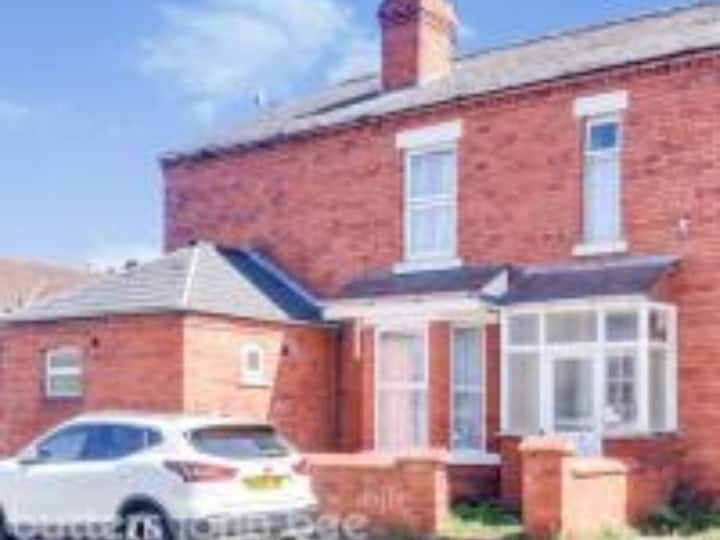Central Crewe Retreat Free Parking, Wifi &Near Sta - Crewe