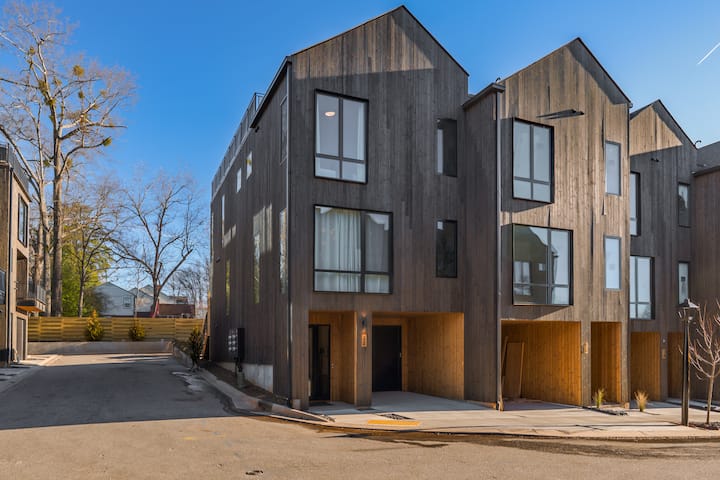 New Downtown 4-story Gvl Retreat - Greenville, SC