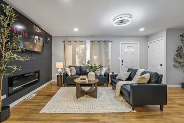 Basement Lounge & Games - Joliet, IL