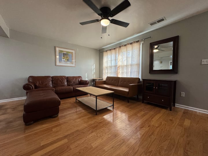 3br Townhome / Fenced Backyard/ Near Light Rail - Zephyr, Charlotte