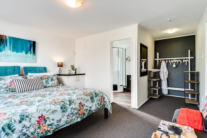 Relaxing Studio With Hot Tub/pool/close To Town. - Napier
