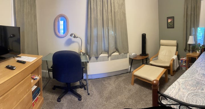 Private Suite-free Parking,near Boston Airp-train - Lynn