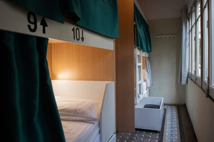 Bed In A 12 Bed Mixed Room. Tlh Bcn La Pedrera - El Prat de Llobregat