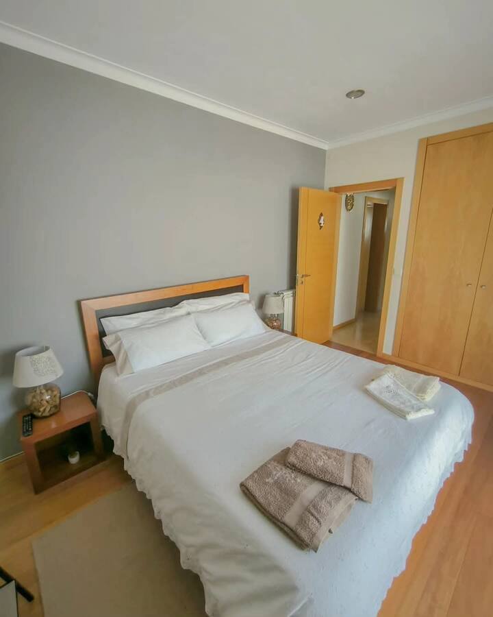 Quarto Rés-do-chão Com Acesso Ao Exterior - Esposende