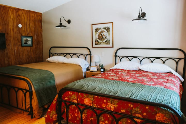 The Fig Room At Riverbend - Lake Bowen, SC