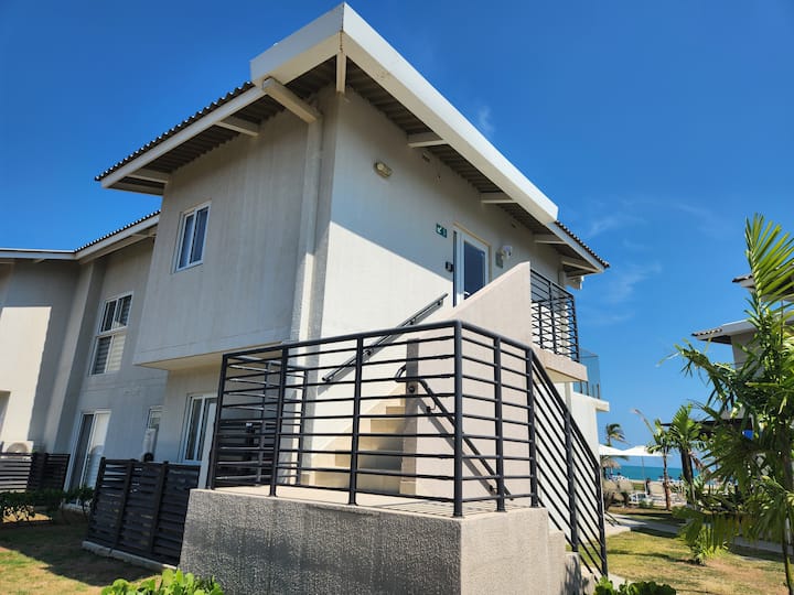 2 Br Beachfront Villa In Playa Caracol - Panama