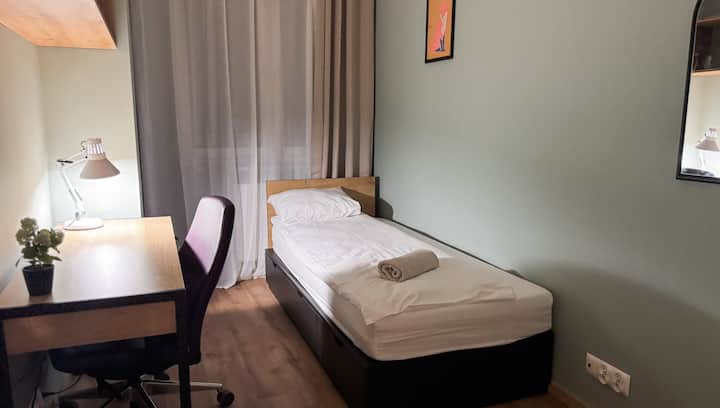 City Budget - Solo Room - Varsovia