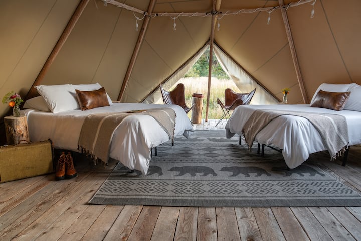 Creekside Glamping Double Bed Tipi At Bodhi Farms - Gallatin Gateway, MT
