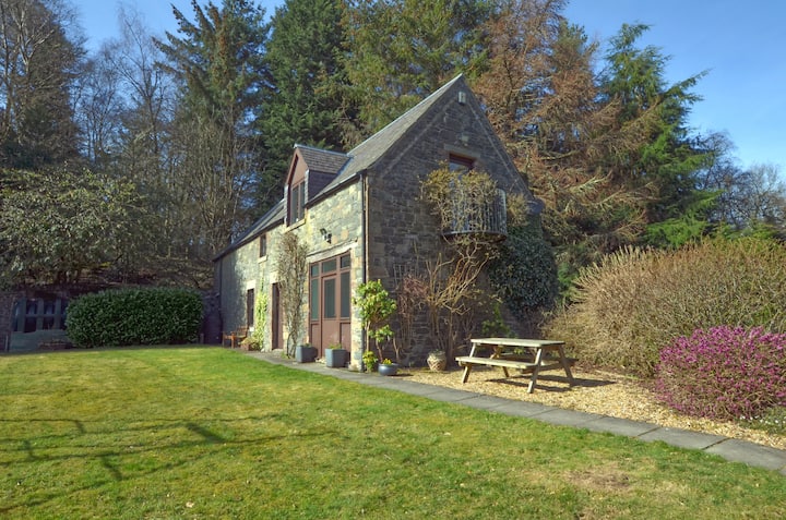 Black Barony Home Farm Cottage - Peebles