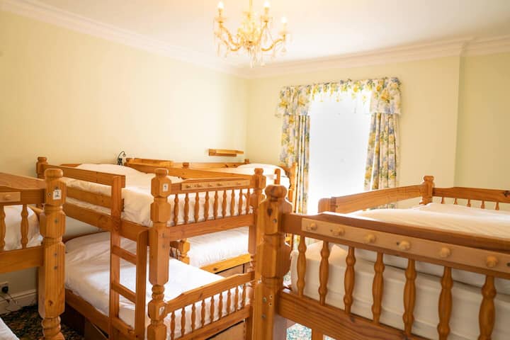 Bed In A Mixed 8-bed Dorm - Llandudno