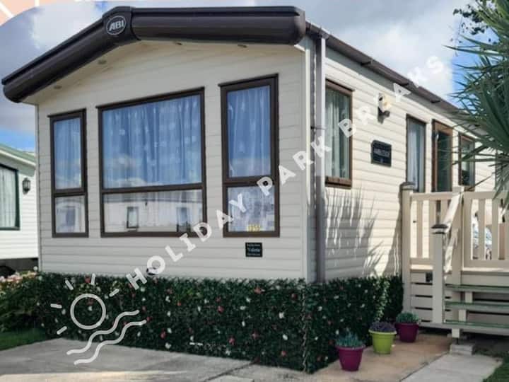 Gold 3 Bedroom With Garden & Parking - Selsey