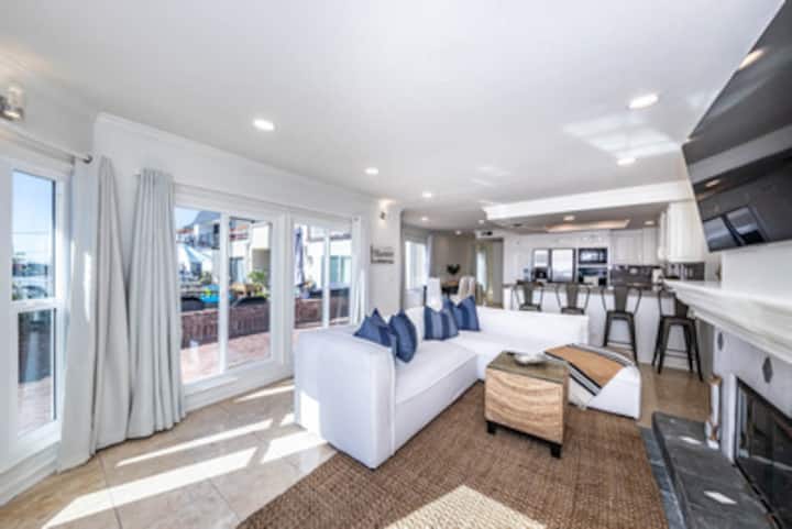 Perfect Location 3 Bedroom 2 Bth - Newport Beach, CA