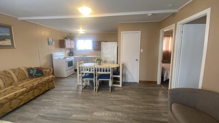 #2 Cozy Cottage Walk To Beach - Wasaga Beach
