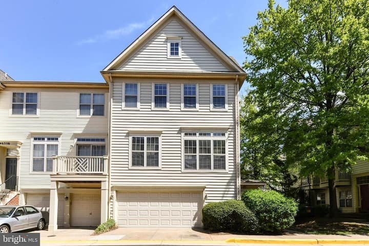 Close To Iad, Retail And Dc - Ashburn, VA