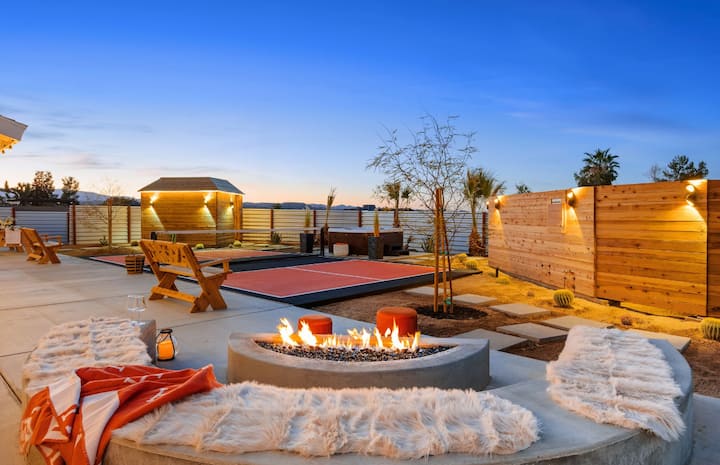 The Funky Mushroom (Pickle Ball+bath Tubs+showers) - Joshua Tree, CA