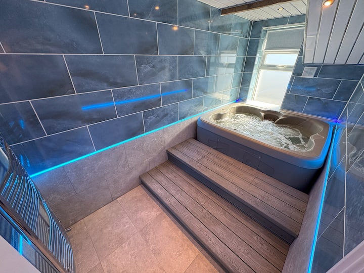 Luxury Hot Tub Apartment - North Apartment - 布萊克浦