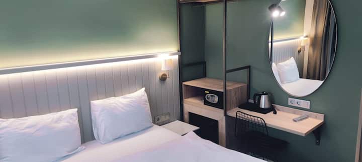 Mamma Mia Bella, Accurate Photos And Silence Mmm - Ankara