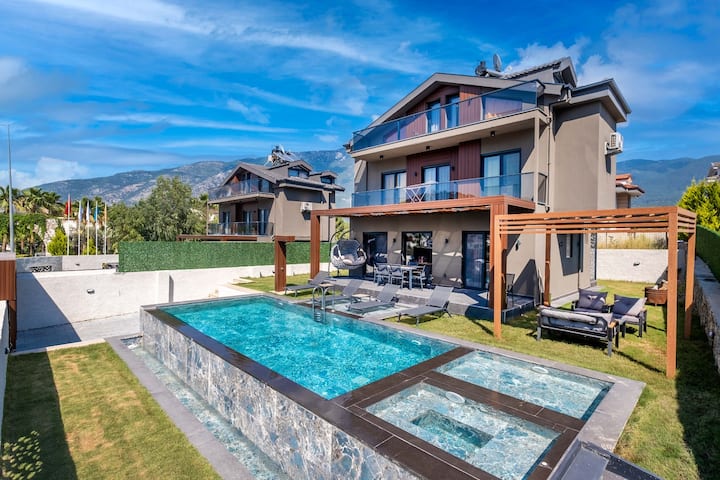 Fethiye Ovacık Mevki Geniş Aileye Uygun Lüks Villa - Turkey