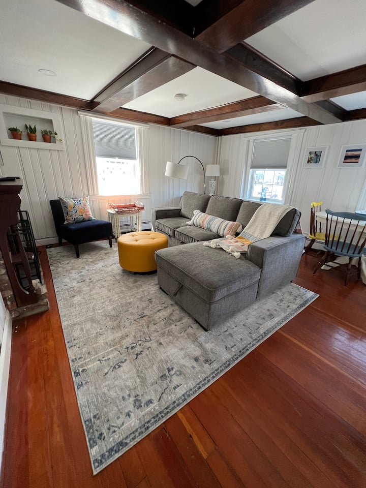 Centric Location Apartment - Salem, MA