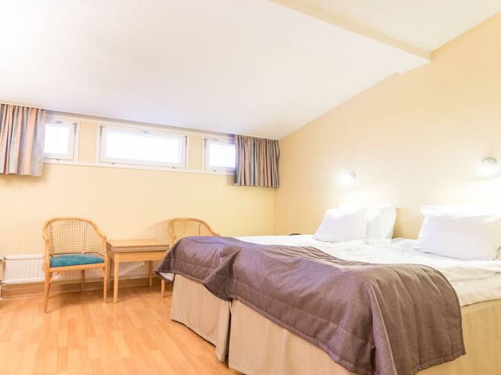 Cozy Hotel Room, 2 Single Beds, Private Bathroom - Turku