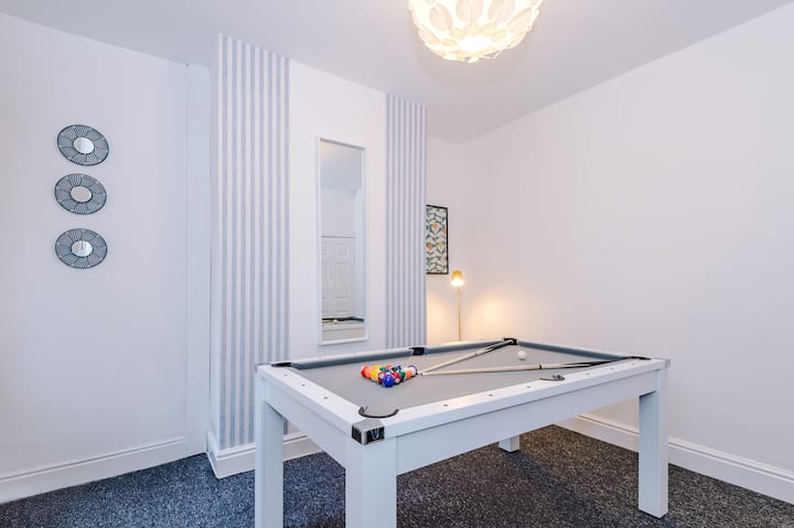 Pool Table | Free Parking | 3bed Home In Salford - 샐퍼드