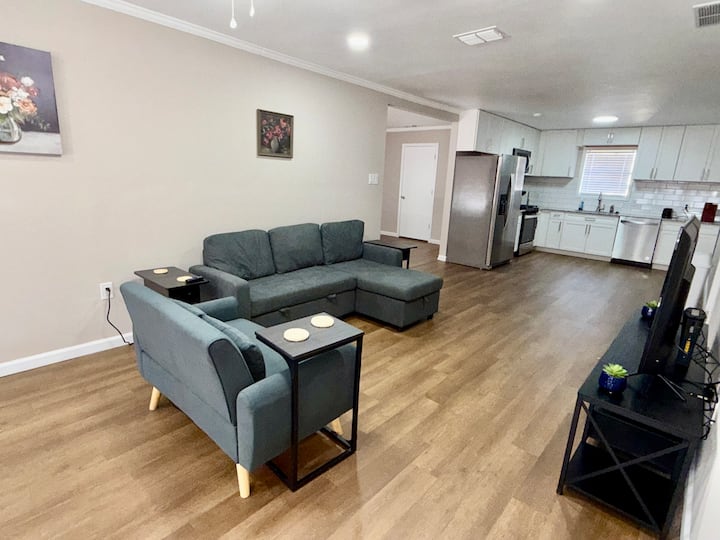 Spacious House Near Hospitals - Tyler, TX