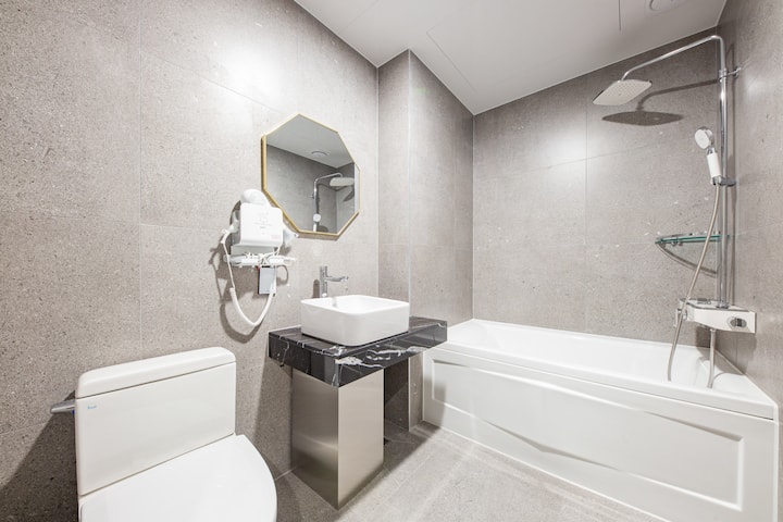 프리스티지애견동반(애견비3만원별도,예약후 호텔측 통화필수) - 성연면