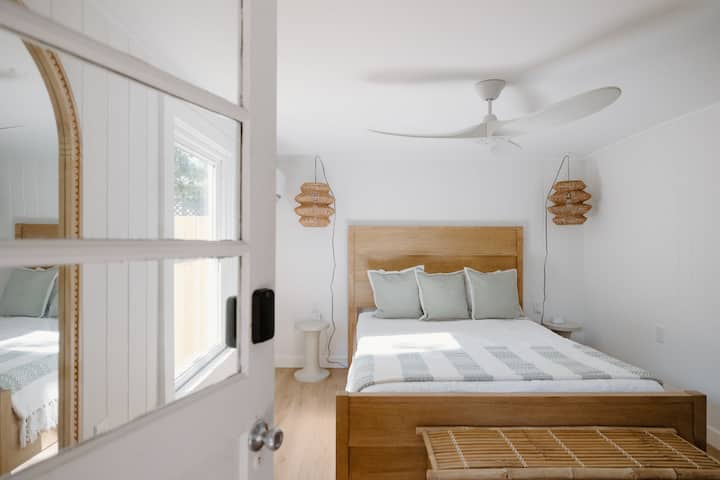 Walk To Beach | Pickleball | Pets | Firepit - Kure Beach, NC