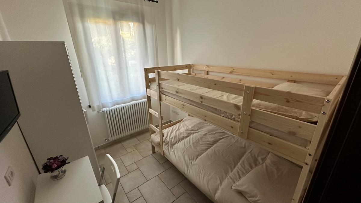 La Casa Bianca, Vierzimmerwohnung mit Parkplatz - Airbnb