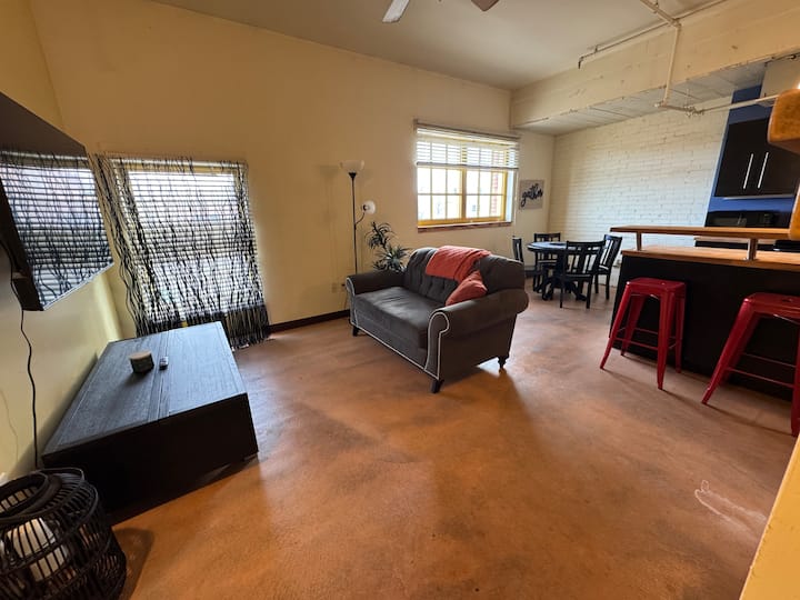 Spacious Downtown Loft - Billings, MT