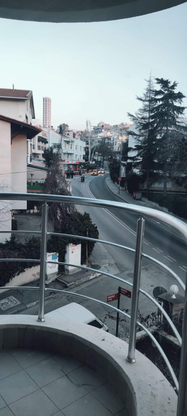 Corner Room W Balcony On The Famous Street Ow Town - Ankara