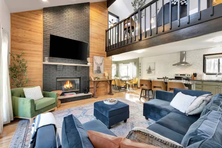 5br Resort-style | Game Room, Hot Tub, Fire Pit - Tannersville, PA