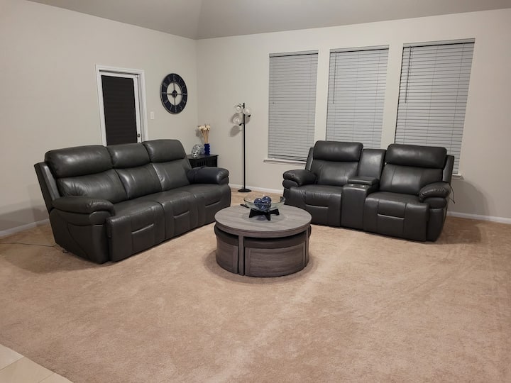 Modern Minimalist Signature Stay - Missouri