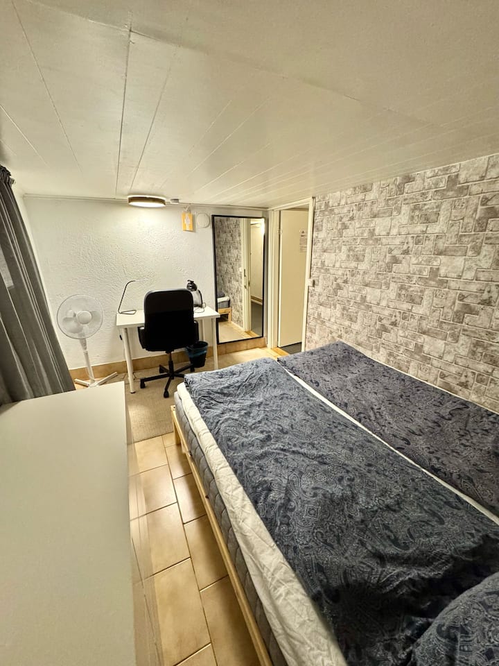 Private Self Check-in Room - Malmö